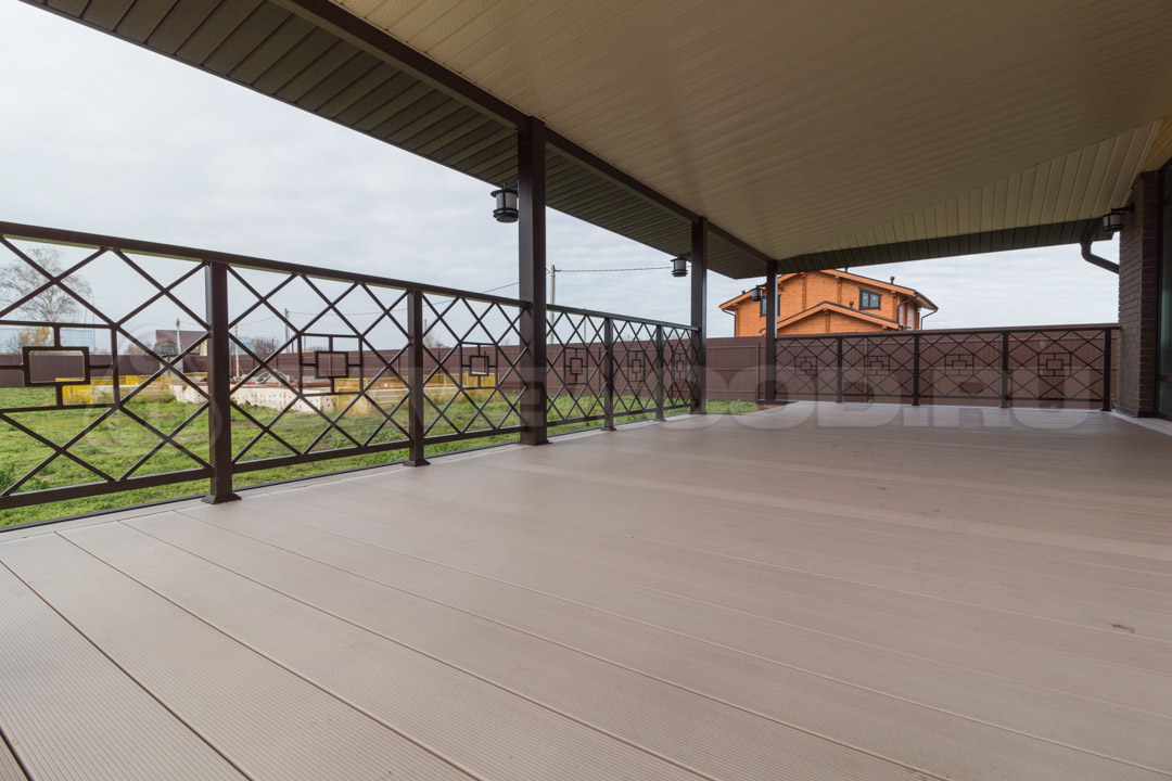 Ступени и терраса ДПК бежевого цвета - SAVEWOOD